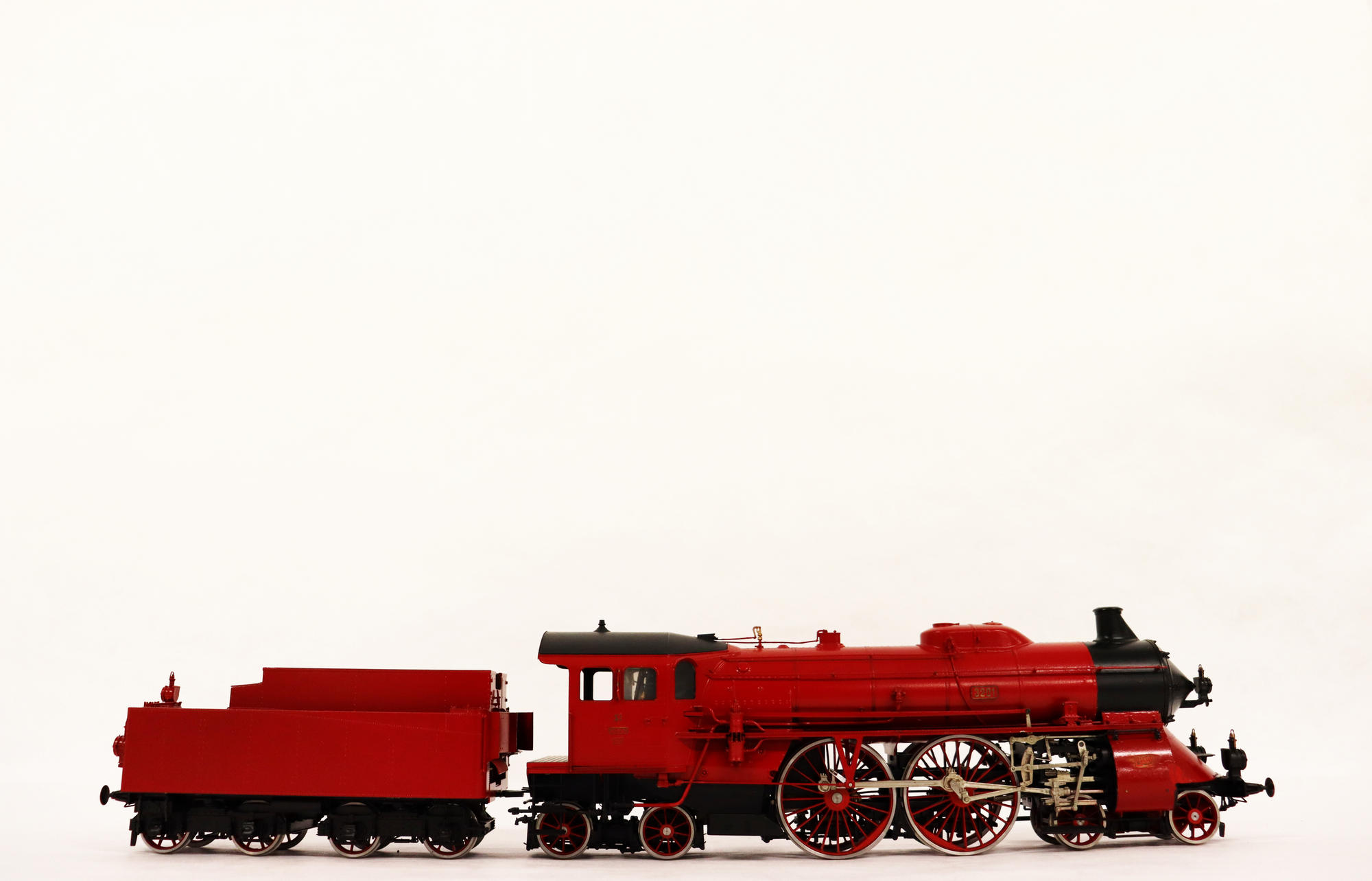 Model - K BAY S2/6 O Gauge Steam Locomotive (Red); - Queensland Museum