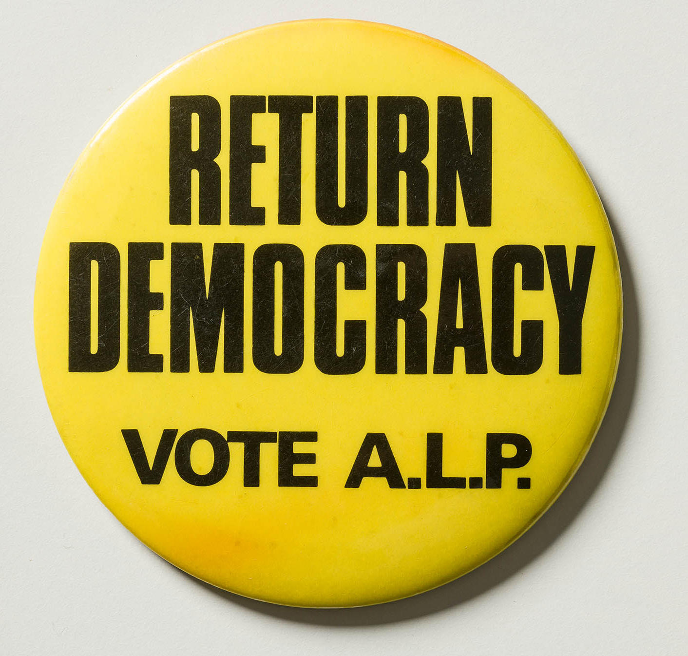 Political campaign badge; H50480 - Queensland Museum